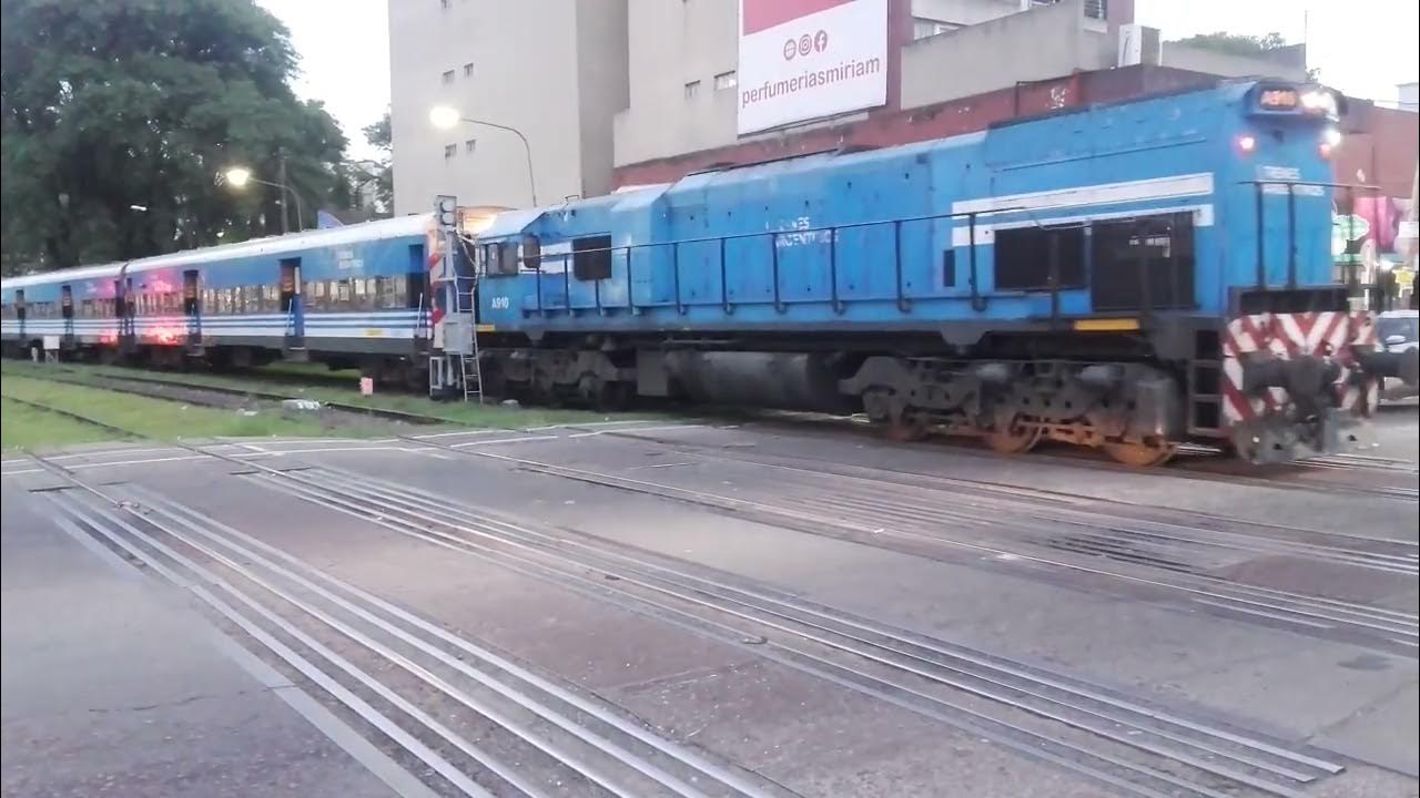Tren 4508 Haedo-Temperley de 6.50 con GM GT-2 CW-2 A910 saliendo de Haedo - YouTube