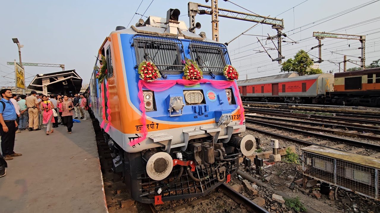 The Iconic Howrah New Delhi Rajdhani Express Will Be Hauled By A ...