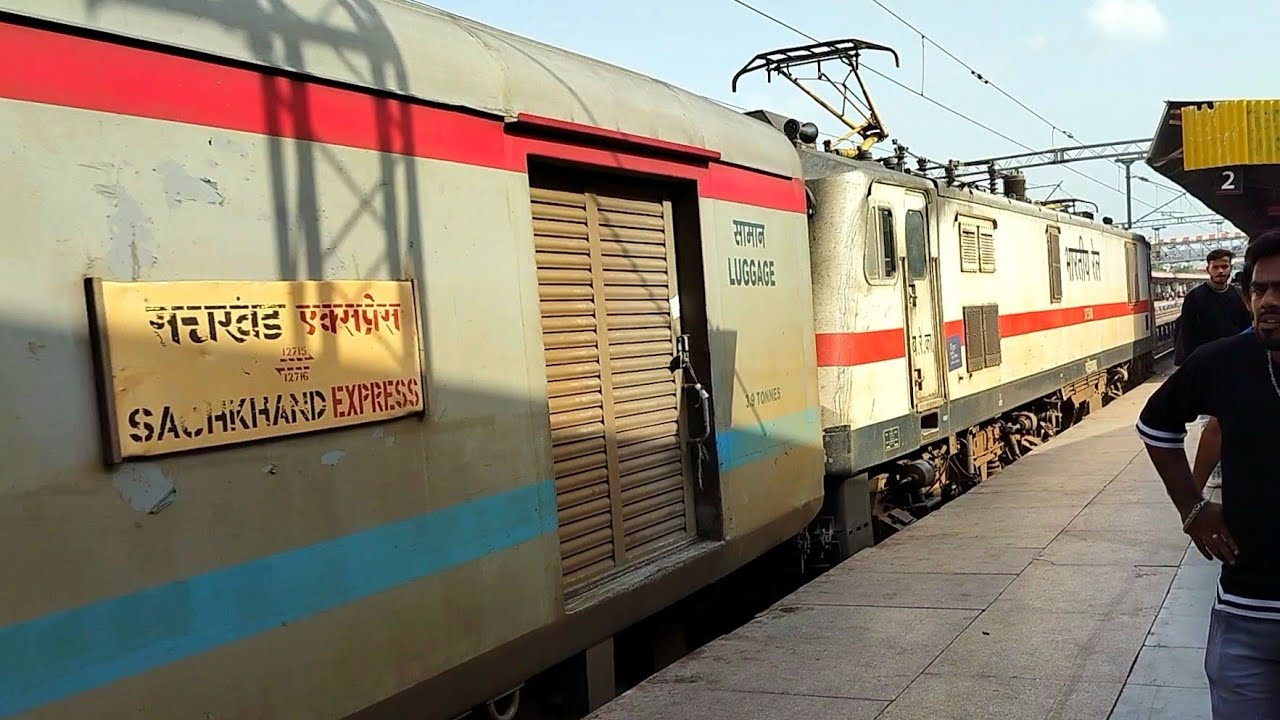 Amritsar Nanded Sachkhand Express arriving Agra Cantt with Ghaziabad ...