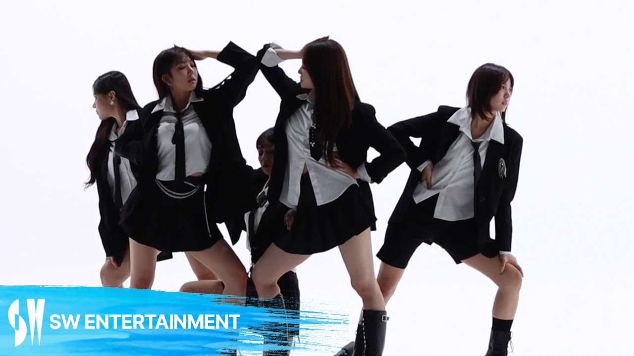 UDTT 우당탕탕 소녀단 'RETRY' PERFORMANCE BEHIND - YouTube