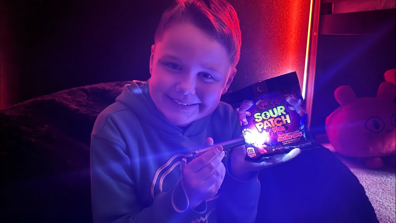 Taste Test - Sour Patch Kids Glowups! (TOXIC?) - YouTube