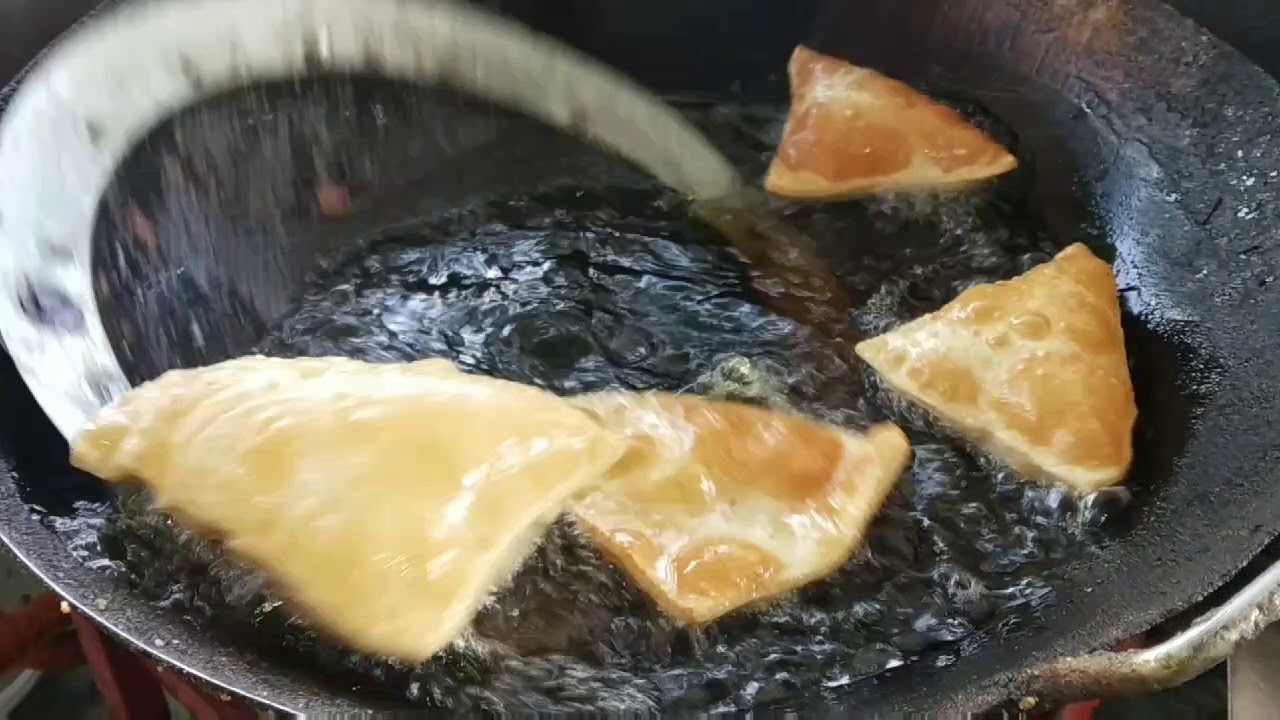 Aloo Poori || Street Food of India || Tasty Food || How to make Aloo ...