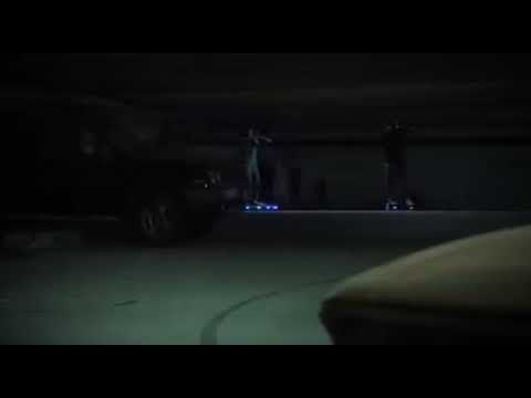 Quand Daryl Dixon se bat contre des zombies en hoverboard ! - YouTube