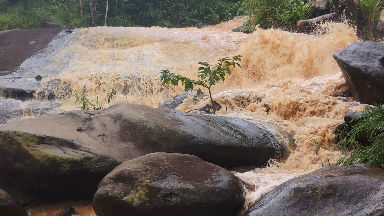 05/02/26 mostrando a mini represa durante a enxurrada - YouTube