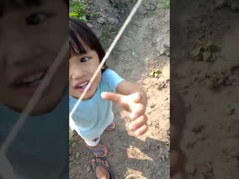 Bocil masih pakai popok main layangan 😅 | doc.Juli 2020 #kids #layangan
