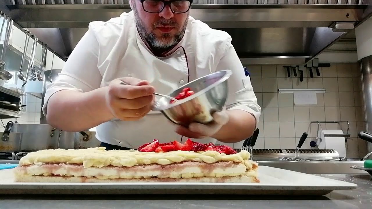 Embelsire..Torte me luleshtrylle. - YouTube
