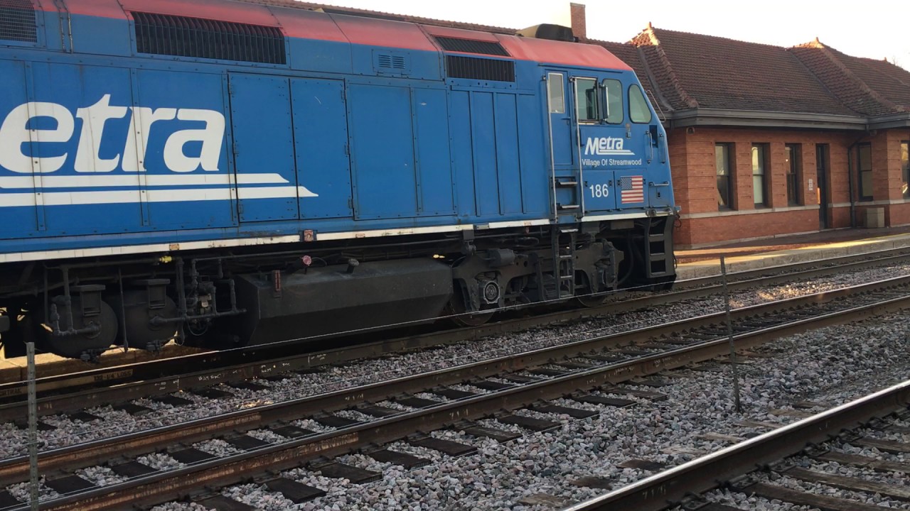 Inbound Metra 186 Meets Outbound Metra 114 Express at Riverside IL ...