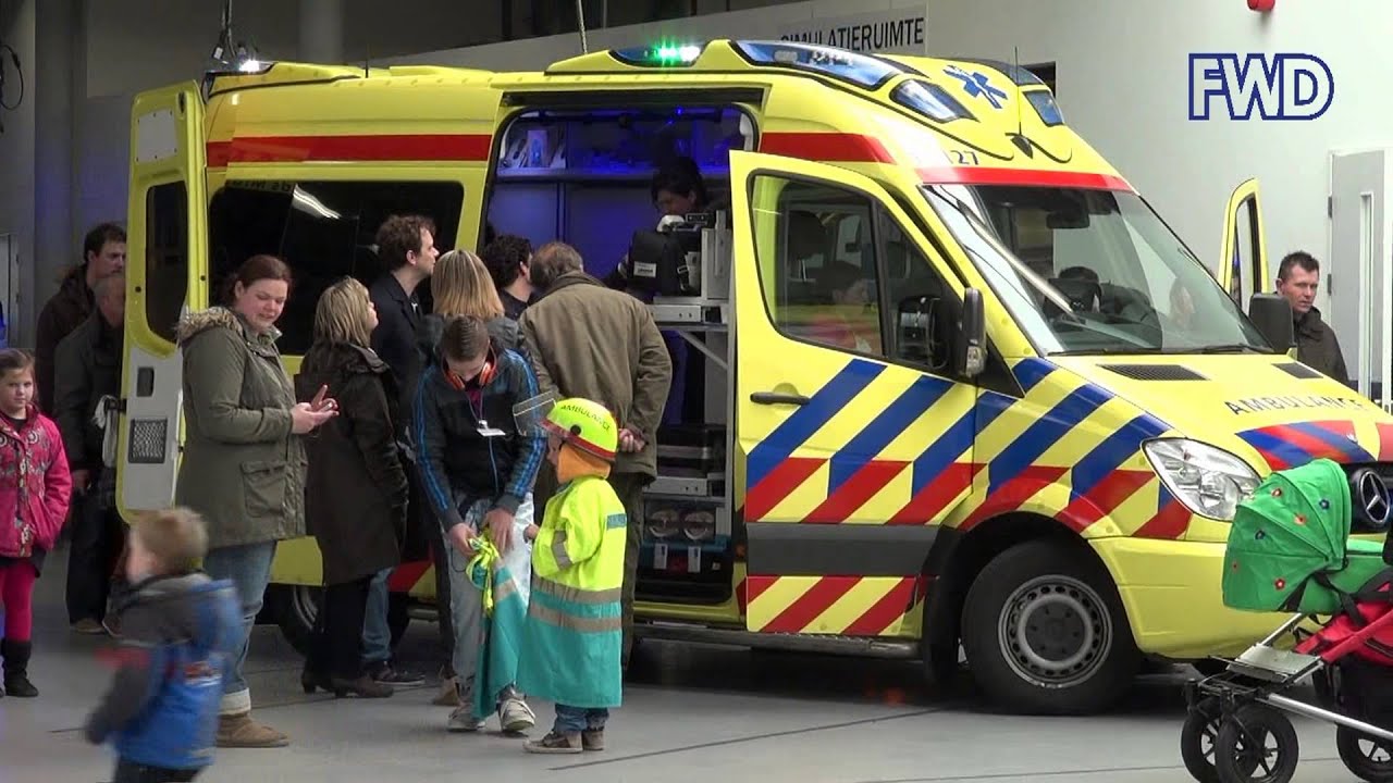 130413 Open dag ambulance post in leiden. - YouTube