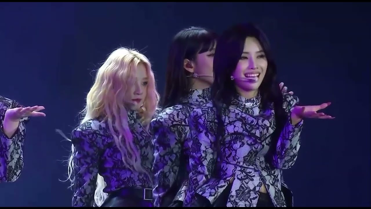 GIDLE DUMDI DUMDI performance in EXPO - YouTube