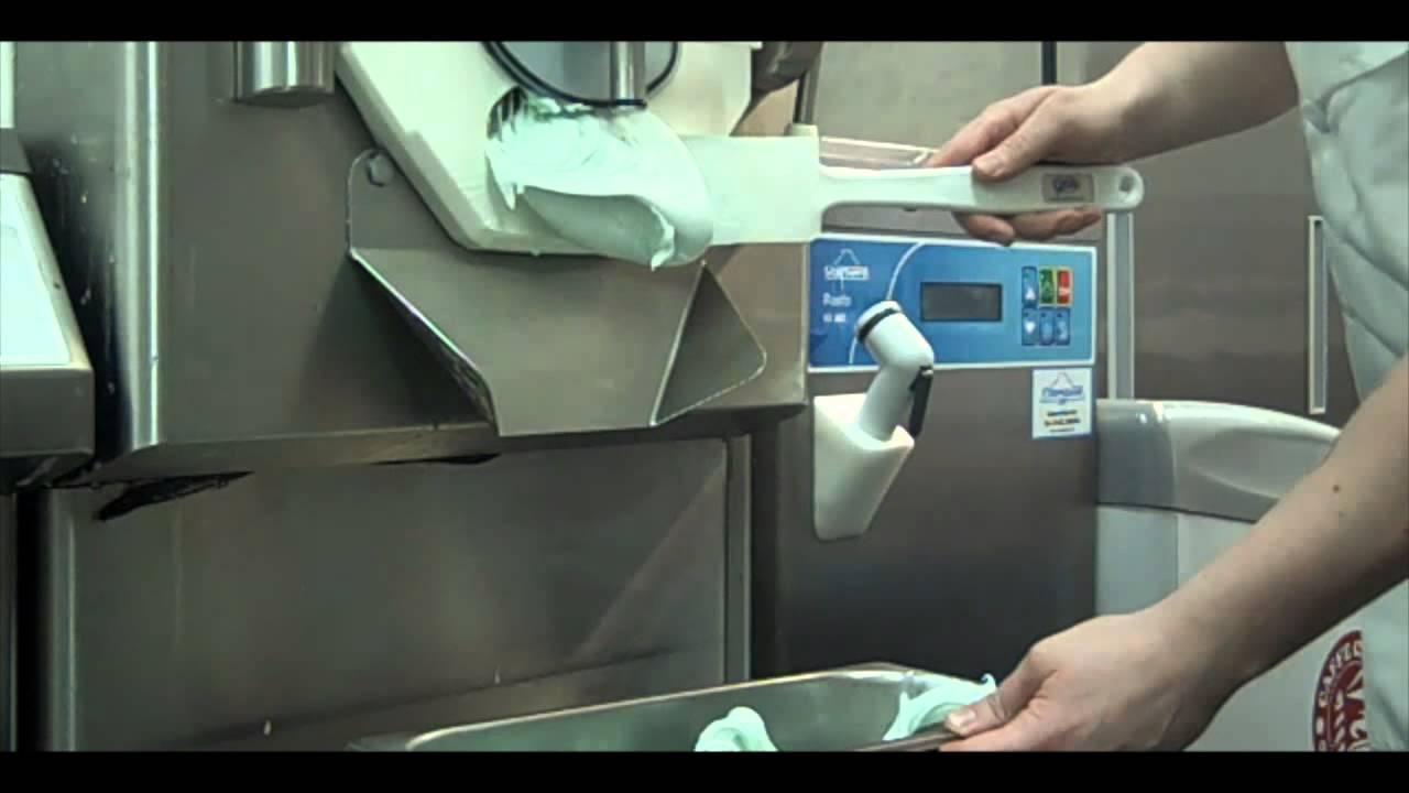 Making ice cream at Caffe Cream - YouTube