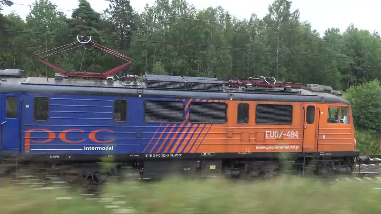 Jazda równoległa z EU07-484 [PCC] - YouTube