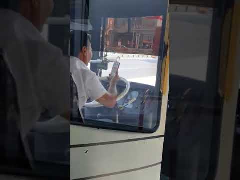 Duyarsız  Şoför Halk Otobüsünde Görüntülü Konuşma Yaparsa !