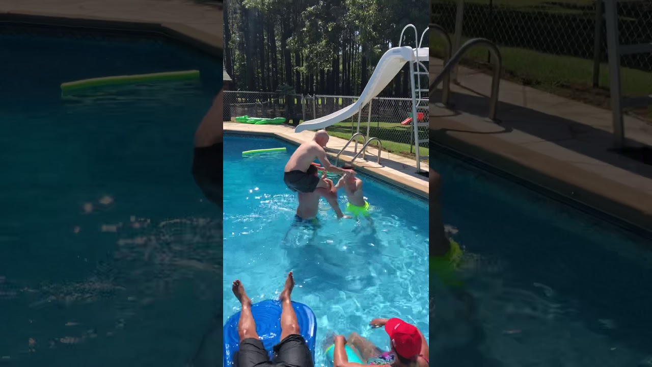 Chicken fighting - YouTube