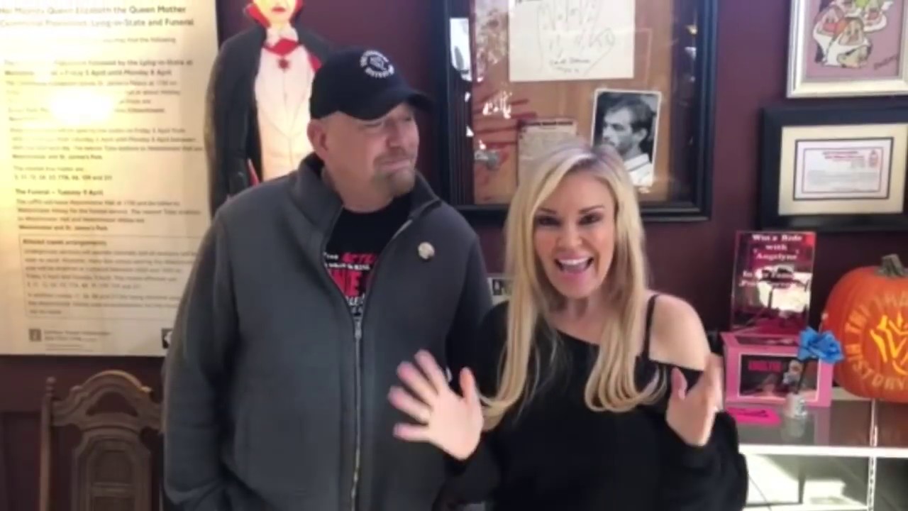 Dearly Departed Artifact Museum tour with Scott Michaels - YouTube