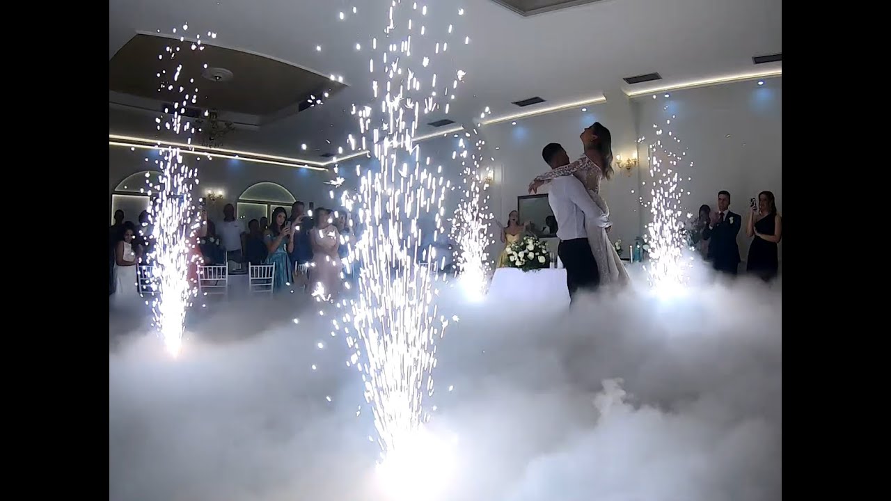 Mladenacki ples - prvi ples - podni dim - suvi led - vatrometi za ...