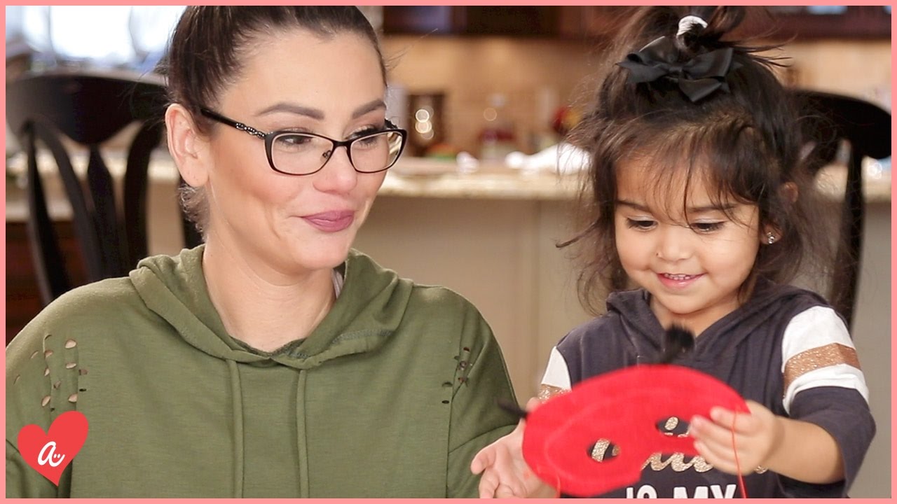 Snooki & JWOWW’s DIY Animal Masks! | #MomsWithAttitude Moment - YouTube
