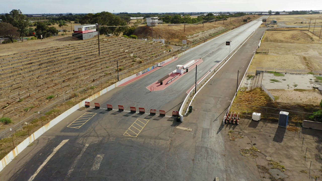 Adelaide International Raceway - YouTube