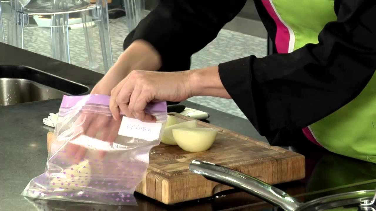 Truco para pelar cebollas sin llorar - YouTube