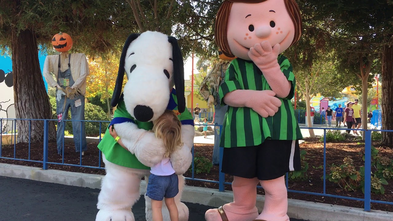 Meeting Snoopy at California Great America - YouTube