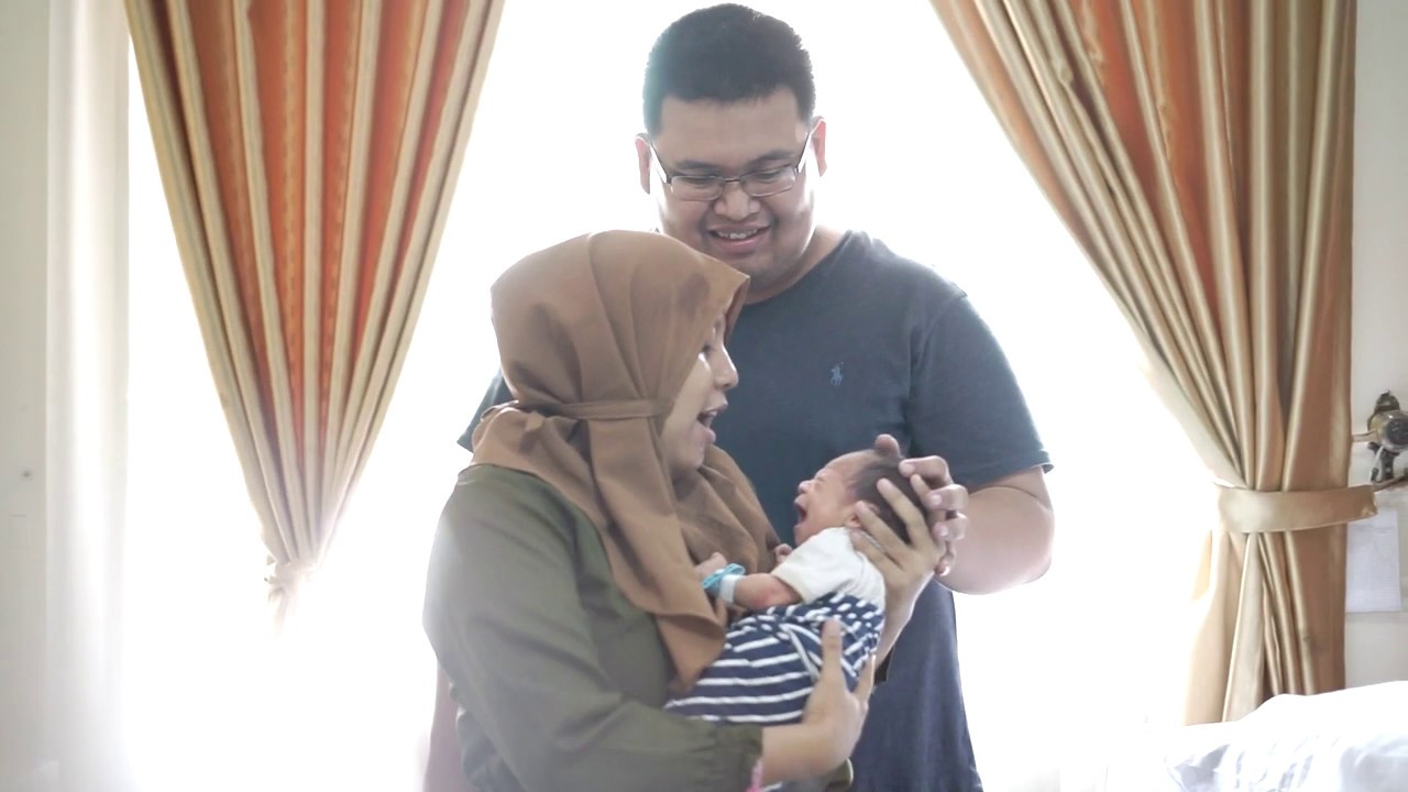 Lahirnya Ibra di RSIA Resti Mulya - YouTube