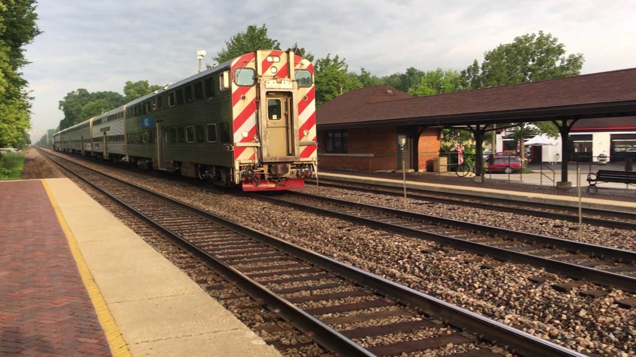 Inbound Metra 189 Express Passing Riverside IL - YouTube