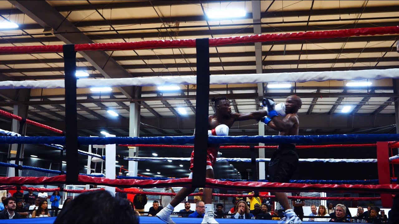 Isaiah '2 Hard' Carr vs Jeremiah Simmons at the Rising Stars Boxing ...