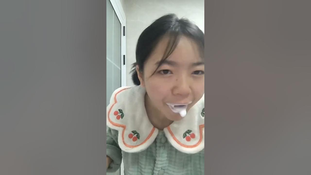 跑路了姐妹们原因一:是前台招2个的但是只去了我一个人还有就是上期说到的必须做满6个月才可以离职 二:里面上班的年龄都是可以当我妈了然后我自己感觉有相差吧所以跑路啦 自媒体 记录真实生活