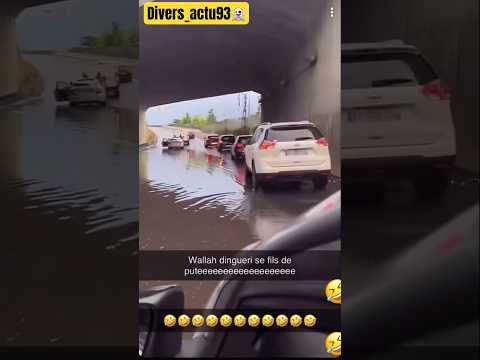 aquaplaning il trempe un automobiliste en passant 🤣 #lol #snapdrole #aqua #drole #funny #voiture