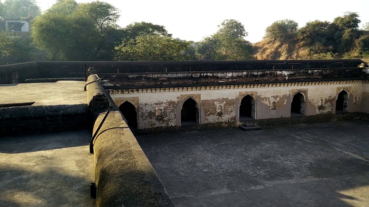 Peshawa Bajirao Samadhi raver khed madhya pradesh - YouTube