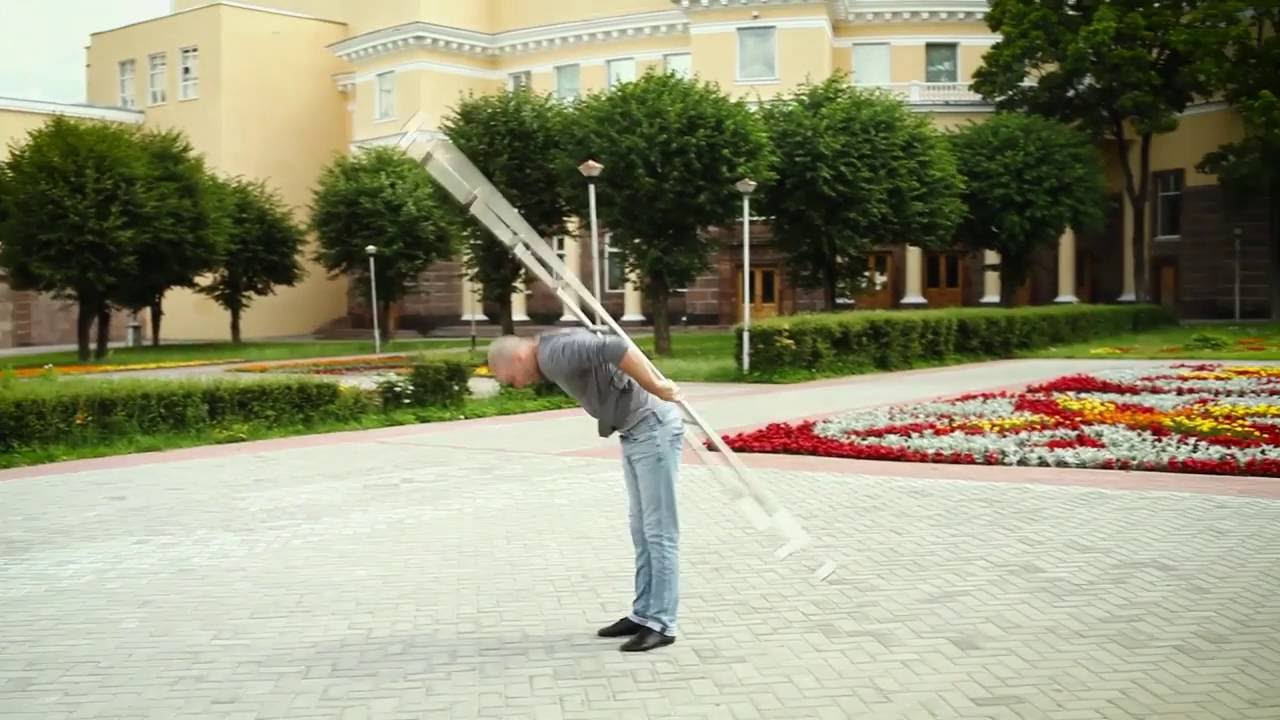 Невероятный трюк на лестнице Incredible stunt on stairs Amazing ladder ...