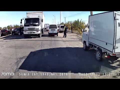 Хазарасп Карвакда катта авария Malibu гилдираги тепада