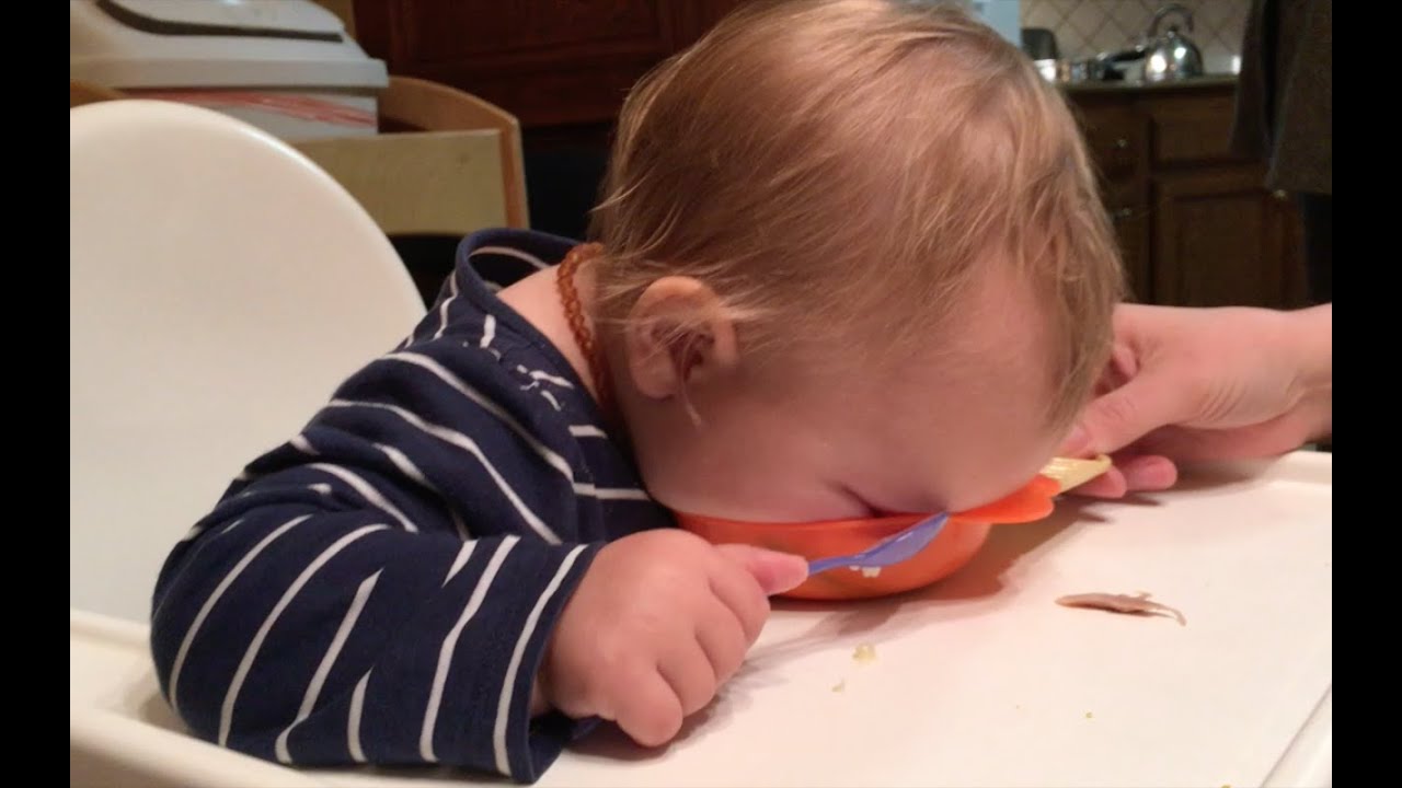BABY FACE FIRST IN FOOD! - YouTube