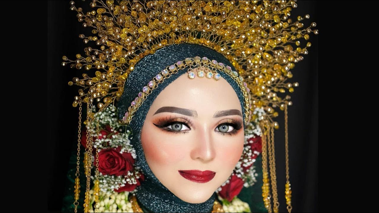 FINISHING MAKEUP DAN PASANG HIJAB WEDDING KHADIJAH AZZAHRA - YouTube