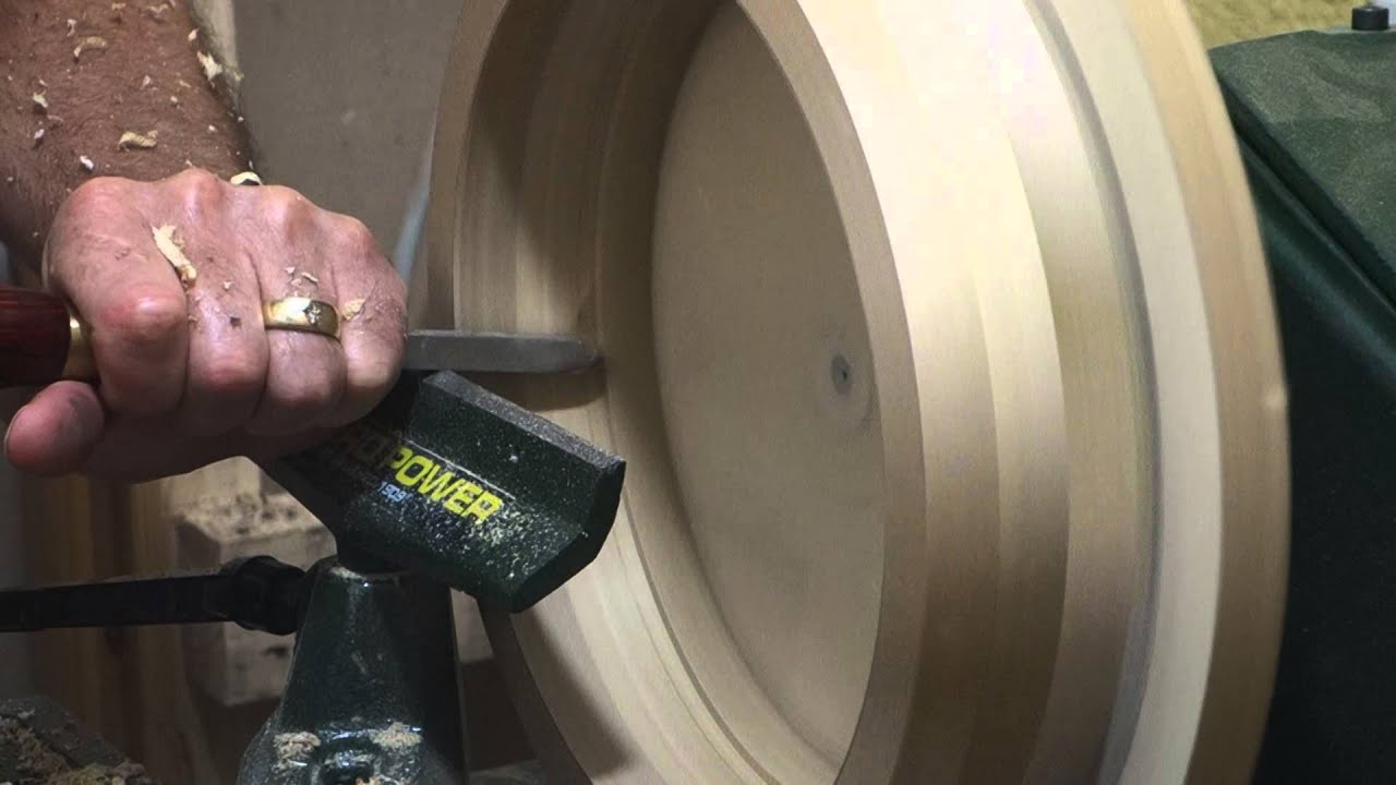 The making of a banjo rim in Alsbanjos work shop - YouTube