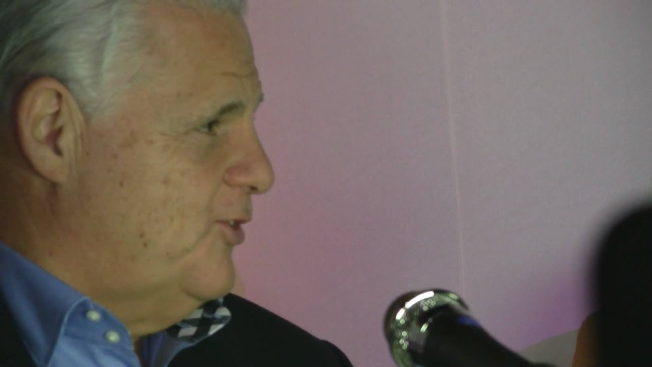 Joe Tucci at EMC World 2010 - YouTube