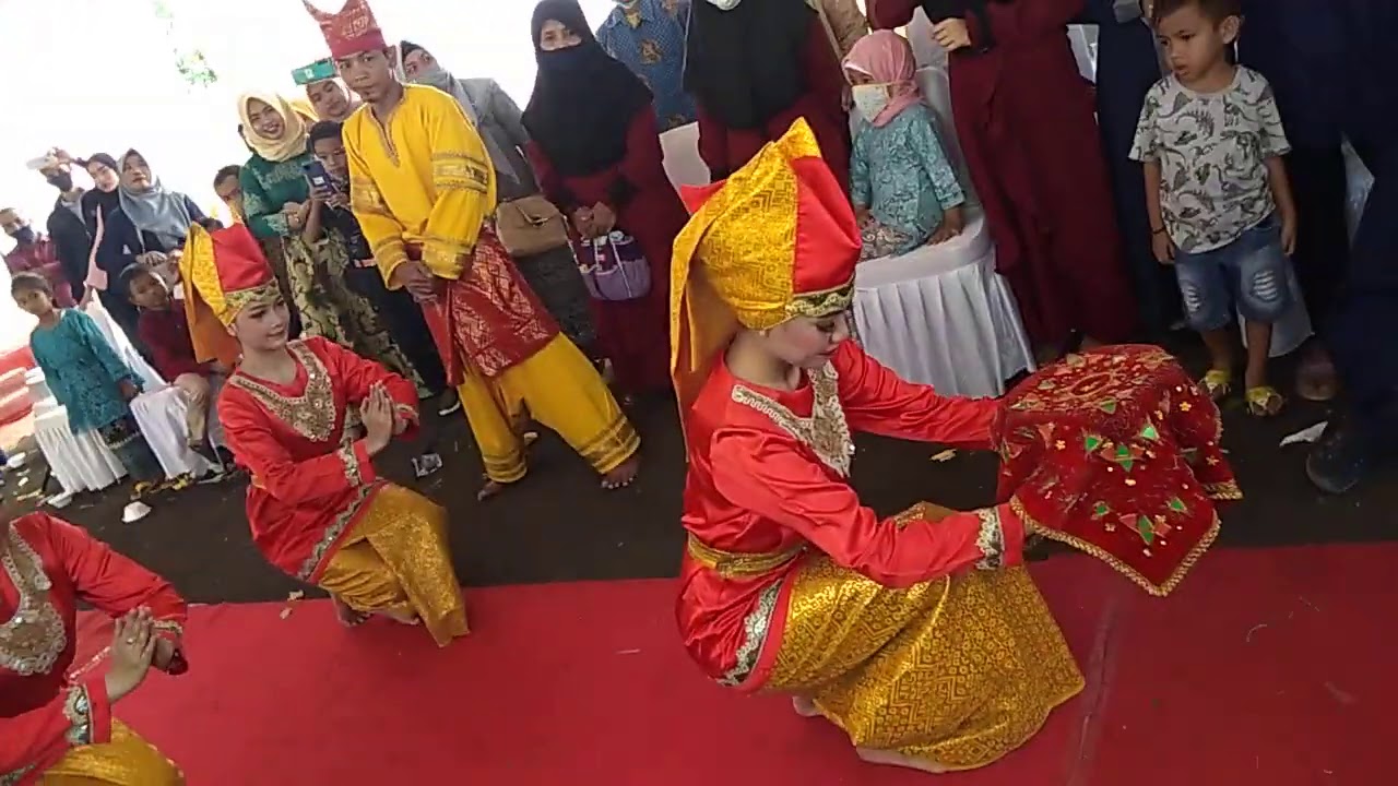 Nikahan Ala Minang Baralek Gadang - YouTube