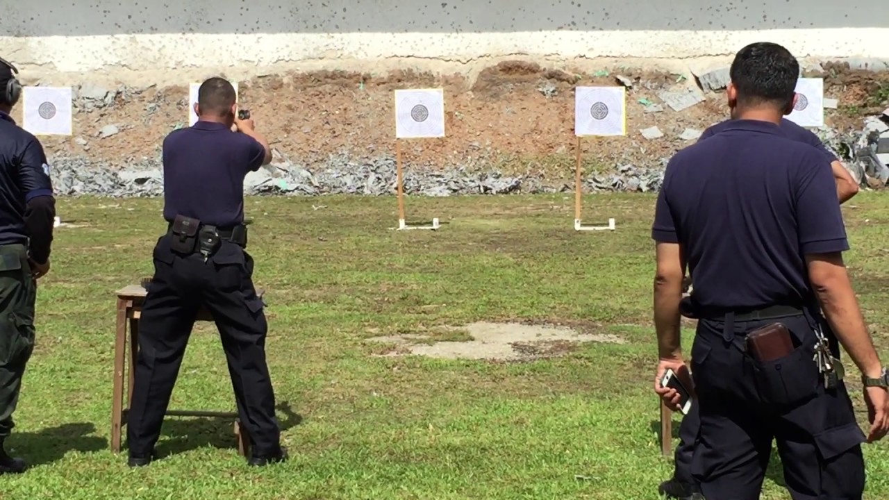 Latihan Menembak Di Lapang Sasar PGA Cheras - YouTube
