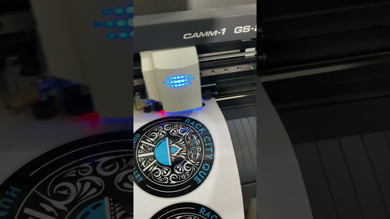 Roland GS24 Contour Cutting Optical Eye - YouTube