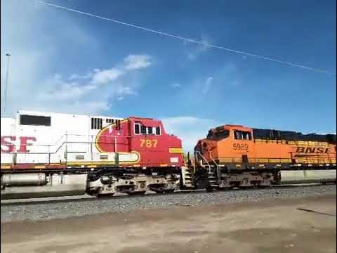 BNSF ES44AC 5989 Leads A Manifest With A Good K5HL With Warbonnet 787 In El Paso TX 9-30-21 ...