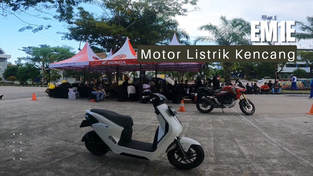 First Impression Motor Listrik Honda EM1e | Motovlog Balikpapan - YouTube