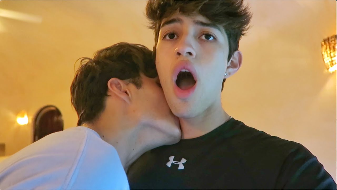 MY BOYFRIEND BITES ME YouTube