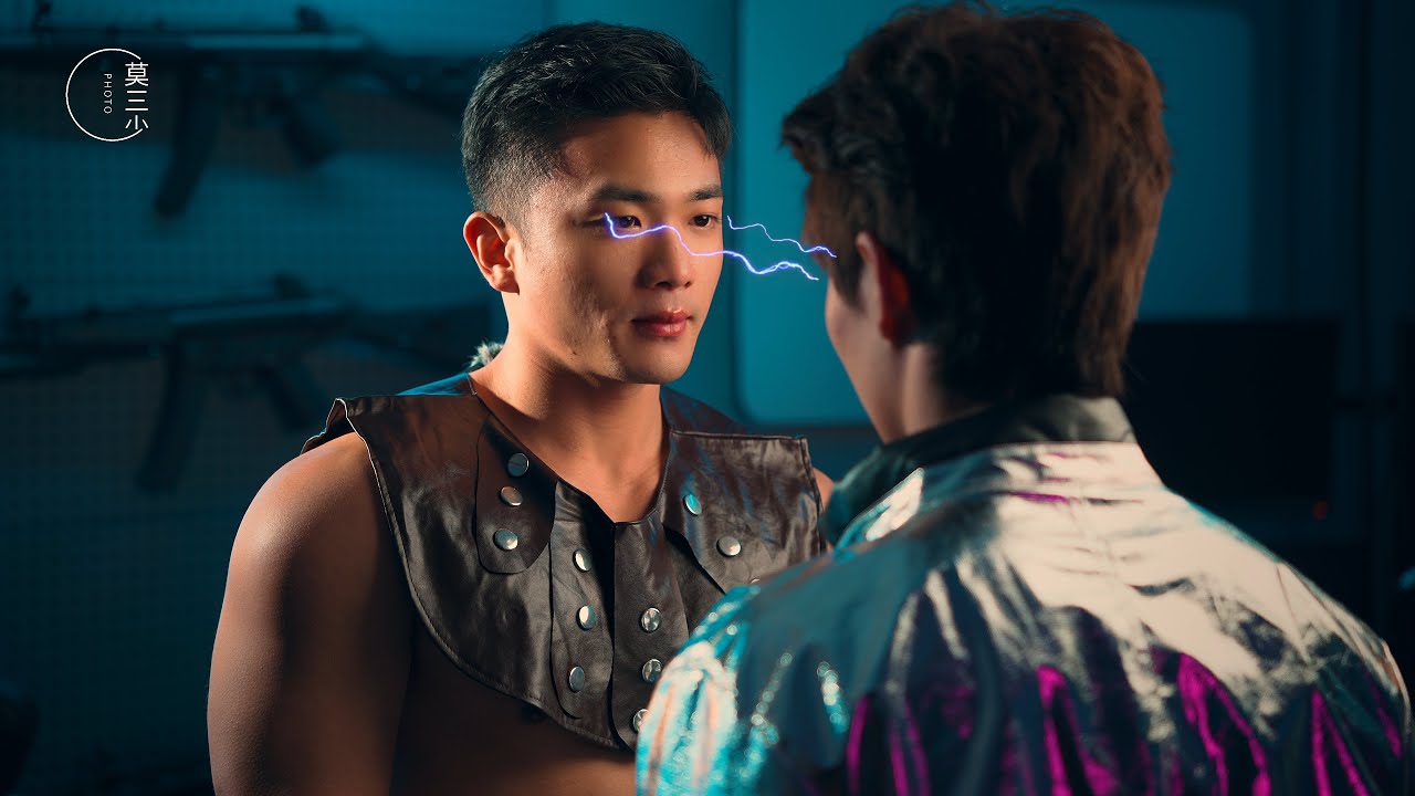 《食人花星球》2：宇航员好心救人，没想到对方竟亲了过去，并变成一朵食人花 - YouTube