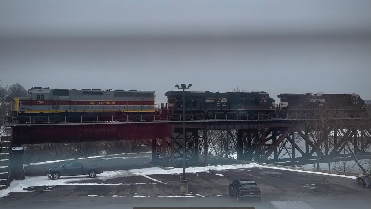 NS 11z out my window going across the Gauntlet Bridge with NS 1700 ...