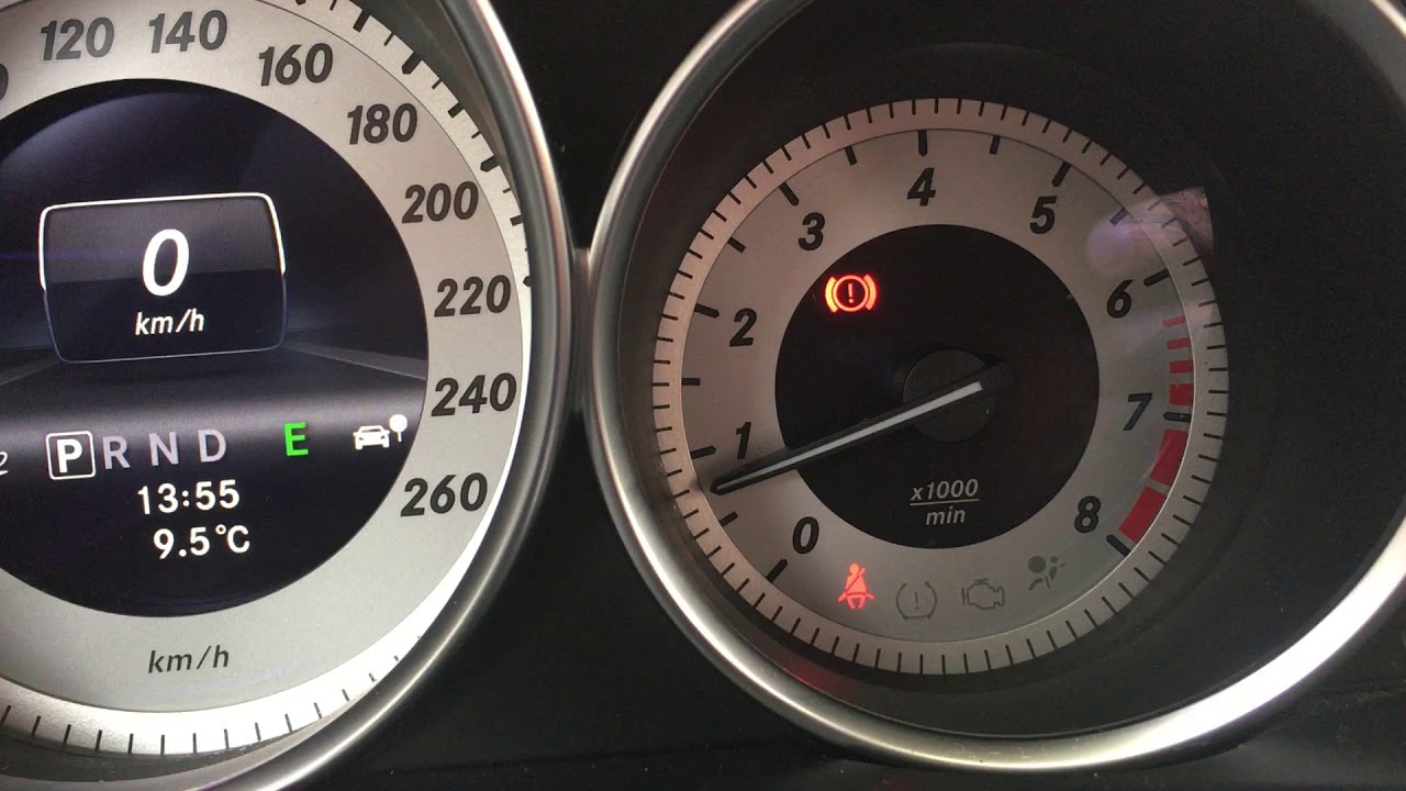 Mercedes W204 tachometer moving - YouTube