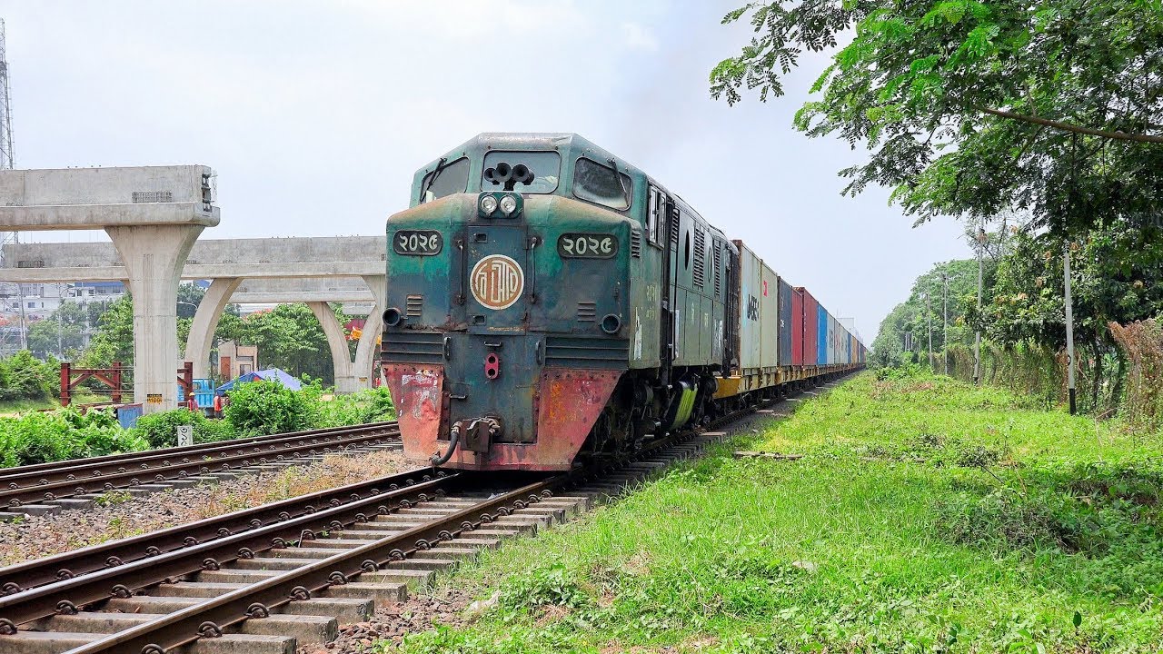 Most Oldest EMD Locomotive Of Bangladesh Railway with BFCT (Bogie Flat ...