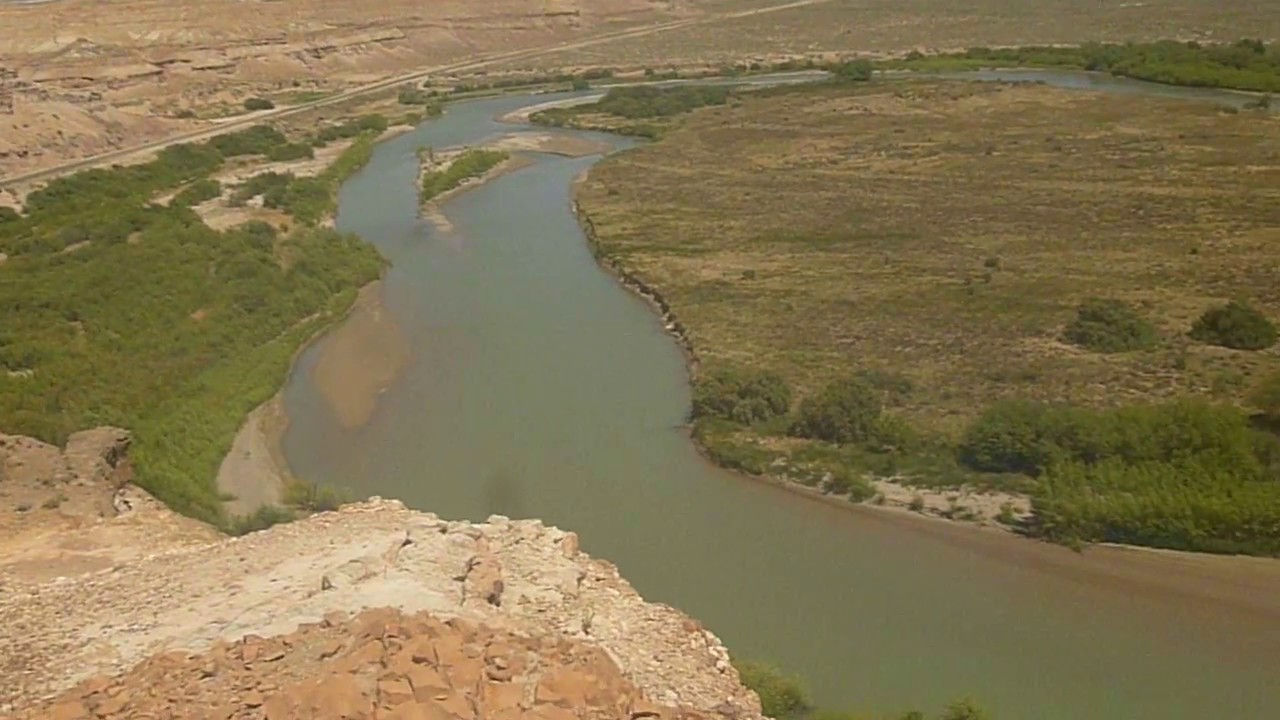 Río Chubut de la cordillera al mar - YouTube