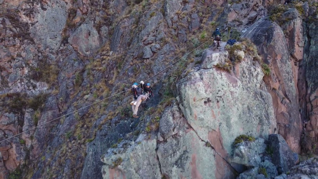 Sacred Valley Zip Line, Cusco, Perú - YouTube