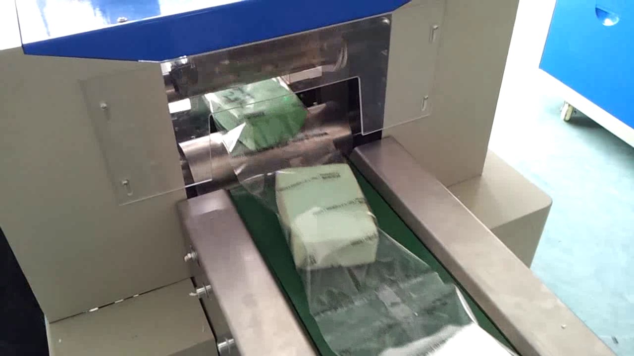 kitchen scourer pad roll packing machine,sponge packaging machine - YouTube