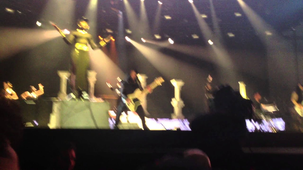 Rihanna Diamonds World Tour Barcelona - Mother Mary I Presh Out The ...