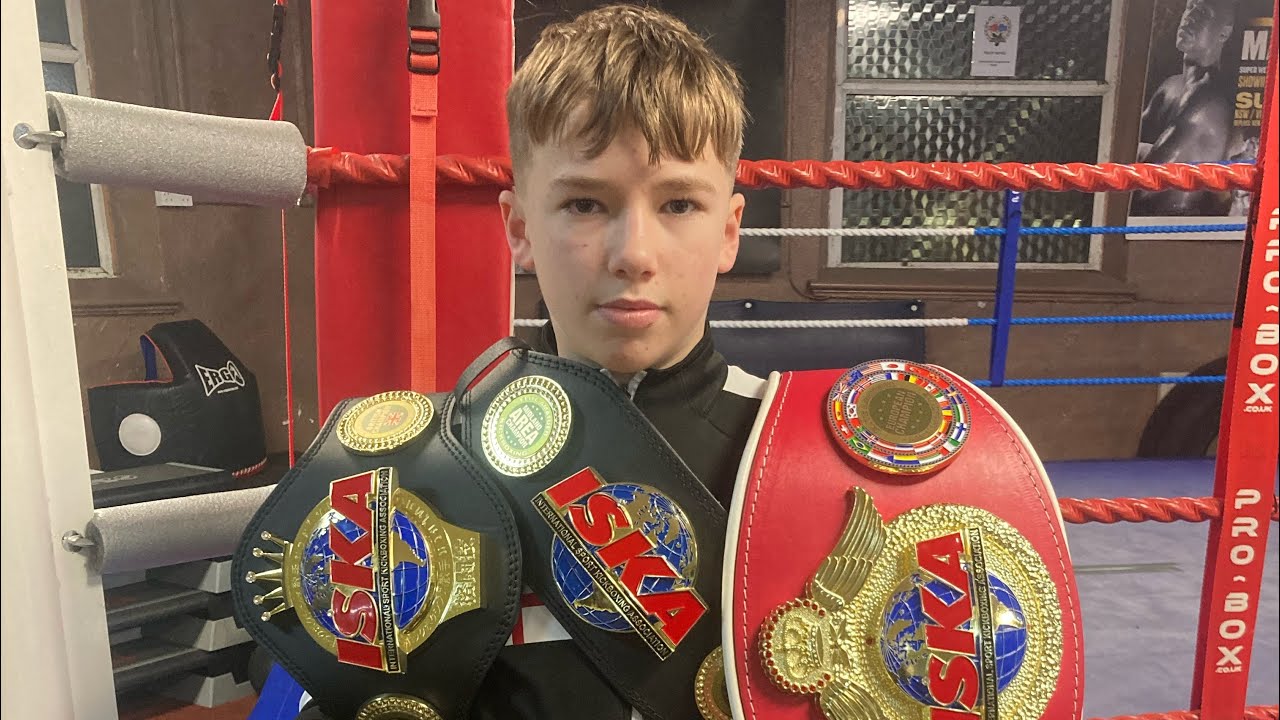 Chris bladon (undisputed)with Harry nutt preparing for his world ...